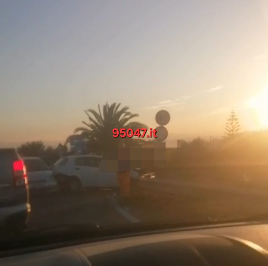 INCIDENTE SULLA SS284: DUE AUTOVETTURE COINVOLTE VICINO ALLO SVINCOLO ... INCIDENTE SULLA SS284: DUE AUTOVETTURE COINVOLTE VICINO ALLO SVINCOLO ...